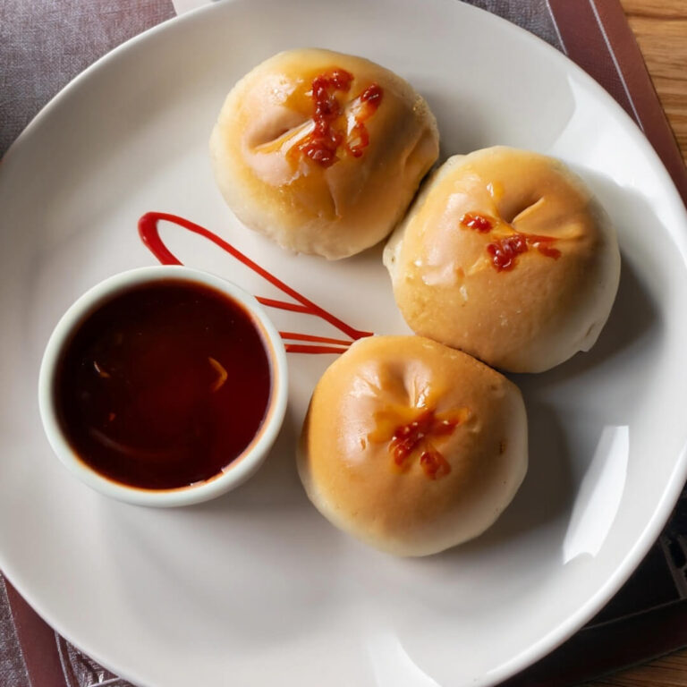 Szechwan Beef Burgers With Sweet And Hot Sauce